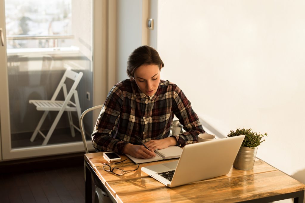 3 Online Writing Tips for Your Self-Development Course - ArticleCity.com