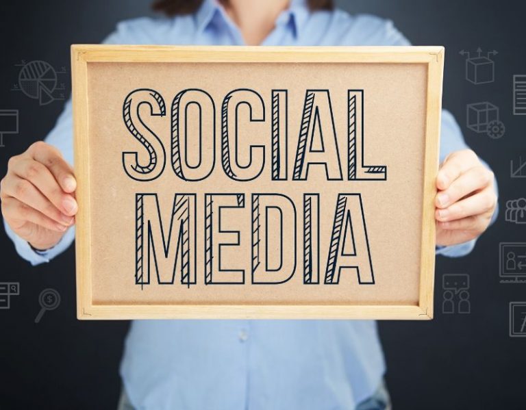 Using Social Media in Classrooms – The Pros and Cons [Infographic ...