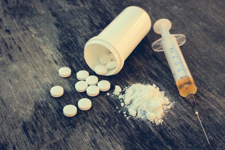Difference Between Opioids and Opiates - ArticleCity.com