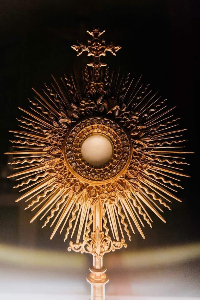 Silence is key for Eucharistic Adoration - ArticleCity.com