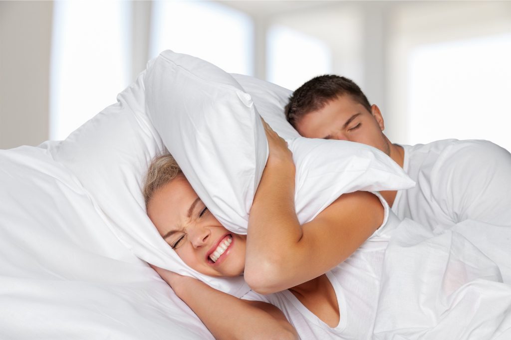 What Causes Loud Snoring? 5 Signs It's Time to See a Doctor ...